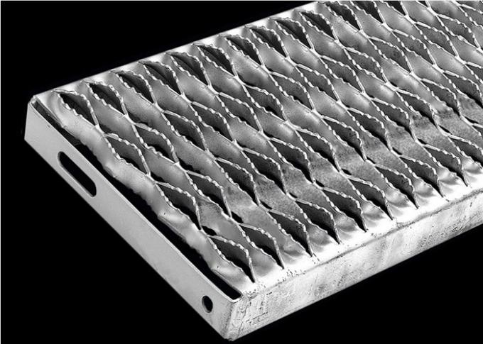 Perforated Serrated Grating , Grip Strut Safety Grating For Stair Treads
